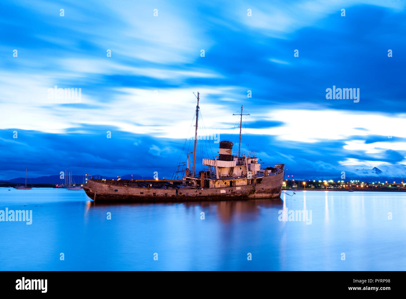 Dramatic ocean ship hi-res stock photography and images - Alamy