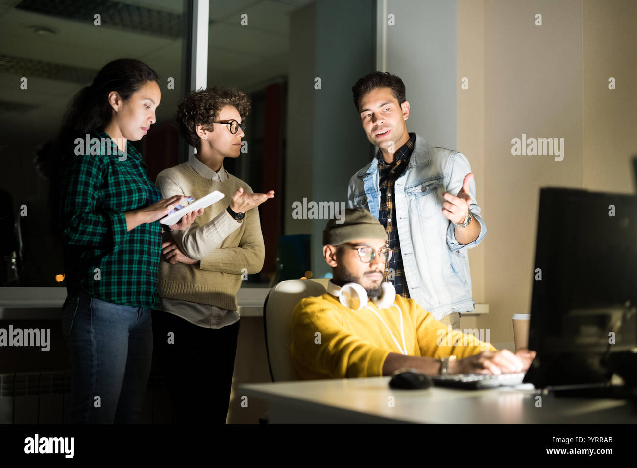 Business team collaborating office desk hi-res stock photography and ...