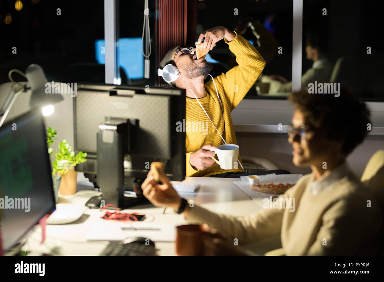 24 hour eating hi-res stock photography and images - Alamy
