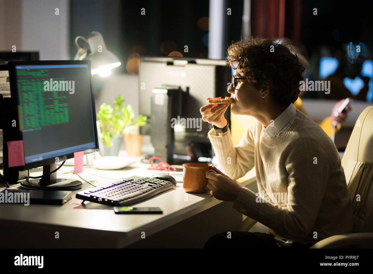 Eating snacks at work desk hi-res stock photography and images - Alamy
