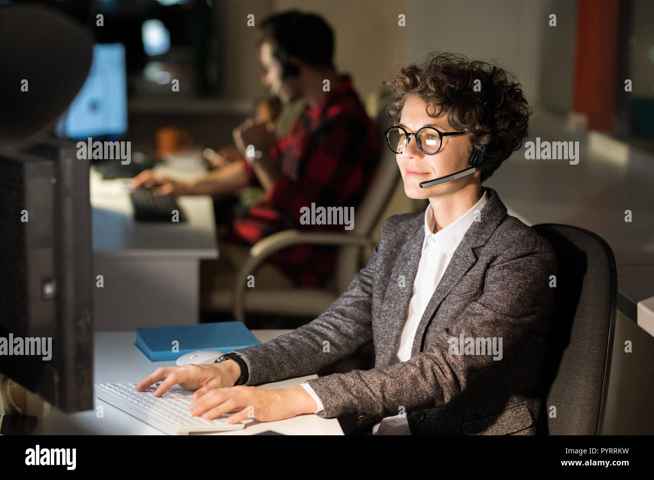 Hotline operator hi-res stock photography and images - Alamy