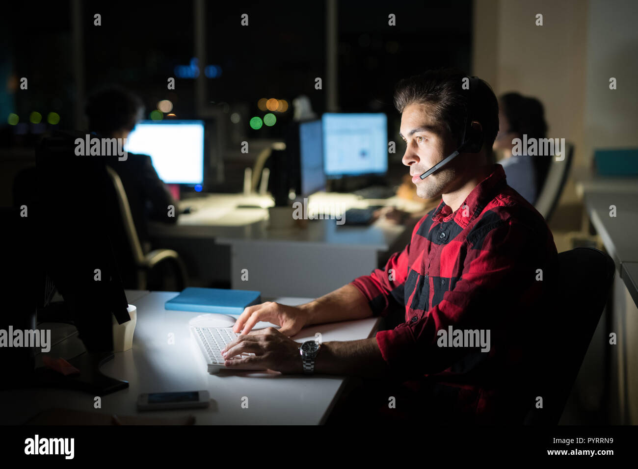 24 hour working hi-res stock photography and images - Alamy