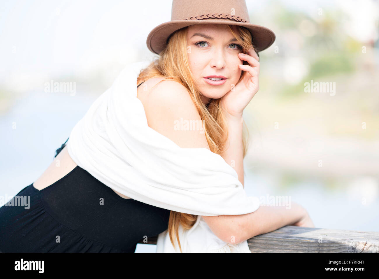 Black and white model pose hi-res stock photography and images - Alamy