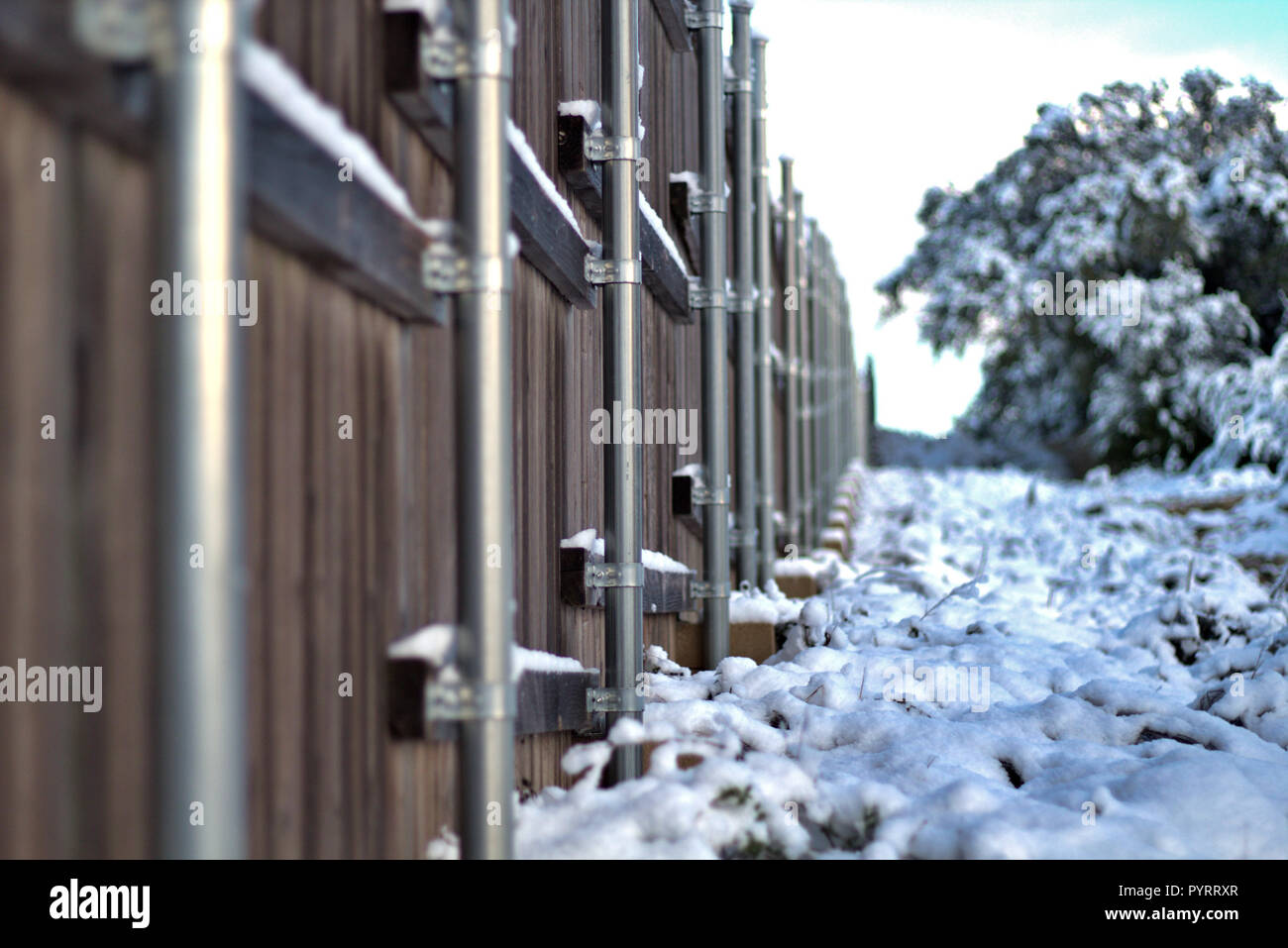 Snow covered metal fence hi-res stock photography and images - Alamy