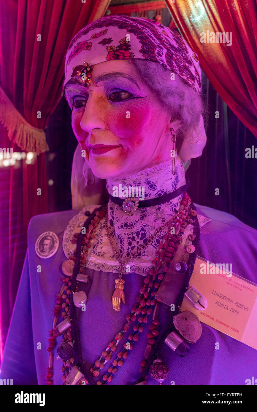 animatronic fortune teller machine Stock Photo - Alamy