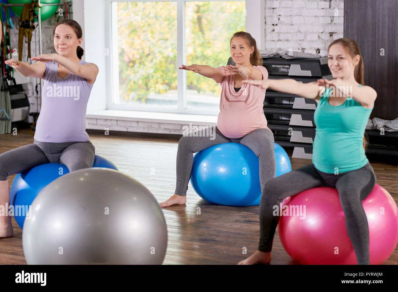 Pregnant women group hi-res stock photography and images - Alamy