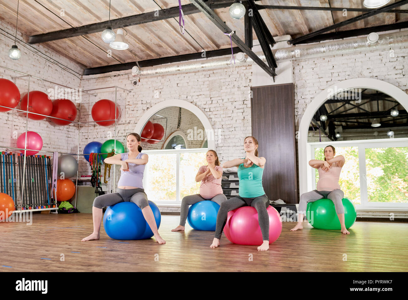 Pregnant women group hi-res stock photography and images - Alamy