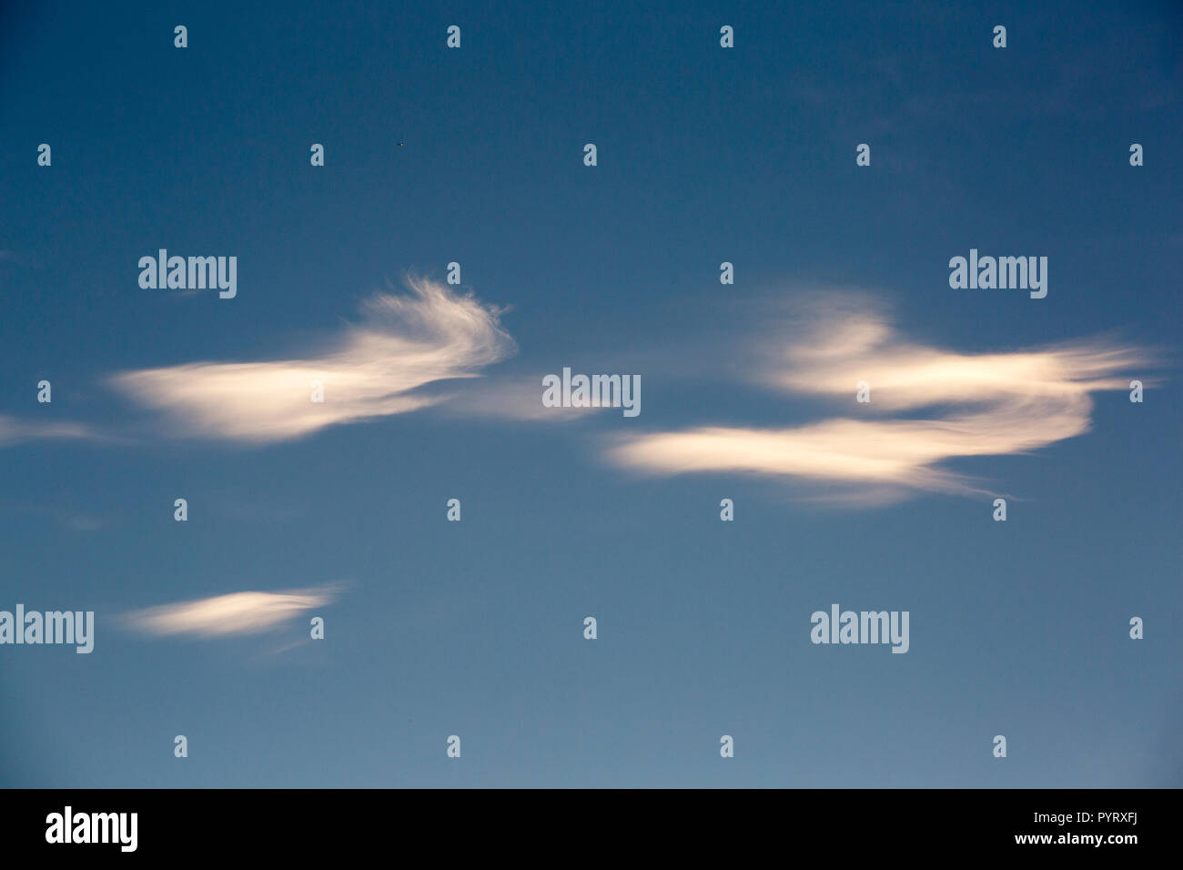 High level clouds hi-res stock photography and images - Alamy