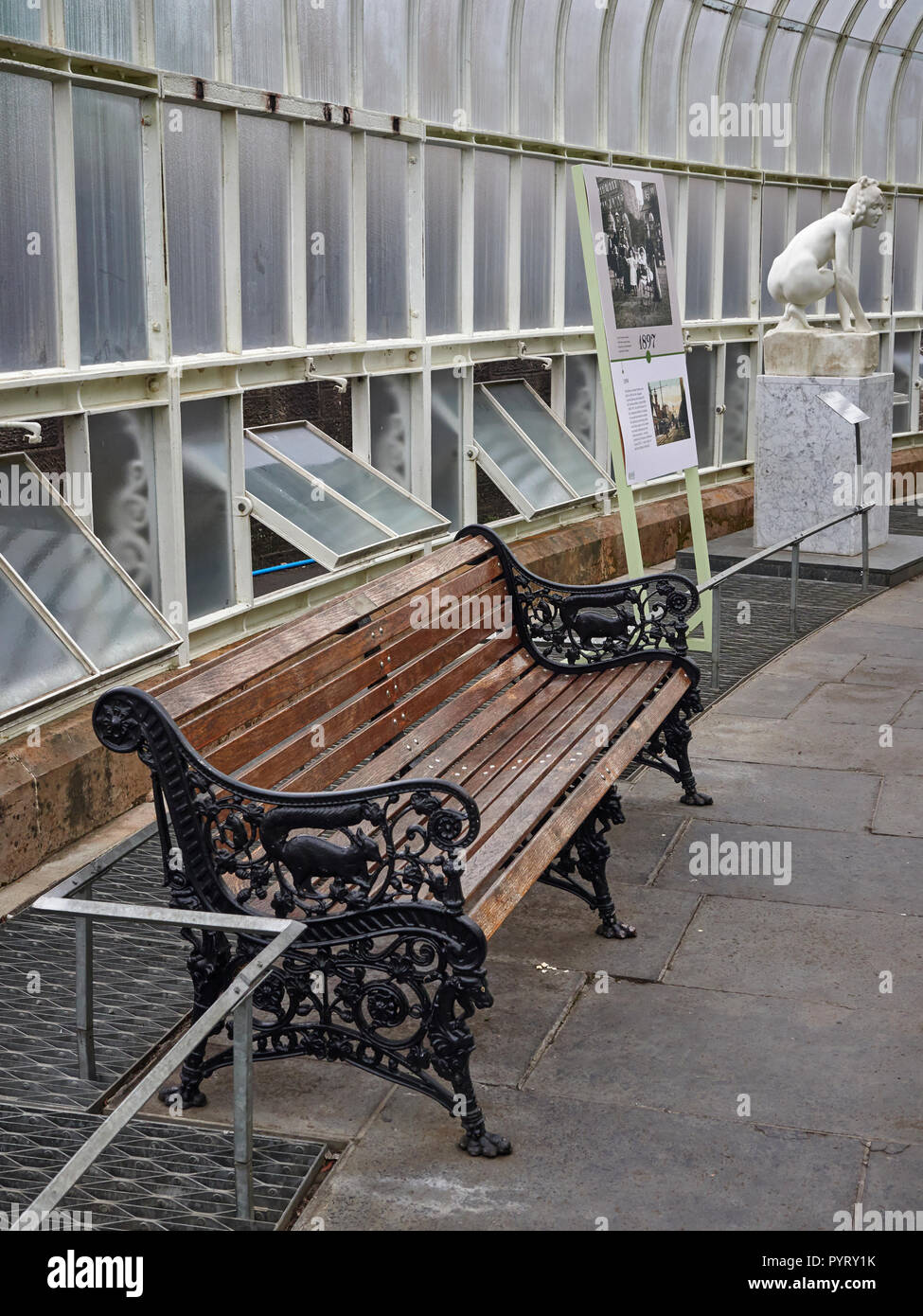 Inside the arboretum at the botanic gardens hi-res stock photography ...