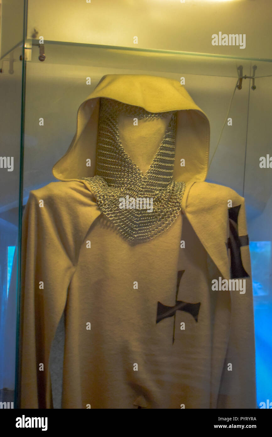 Mannequin medieval clothing hi-res stock photography and images - Alamy