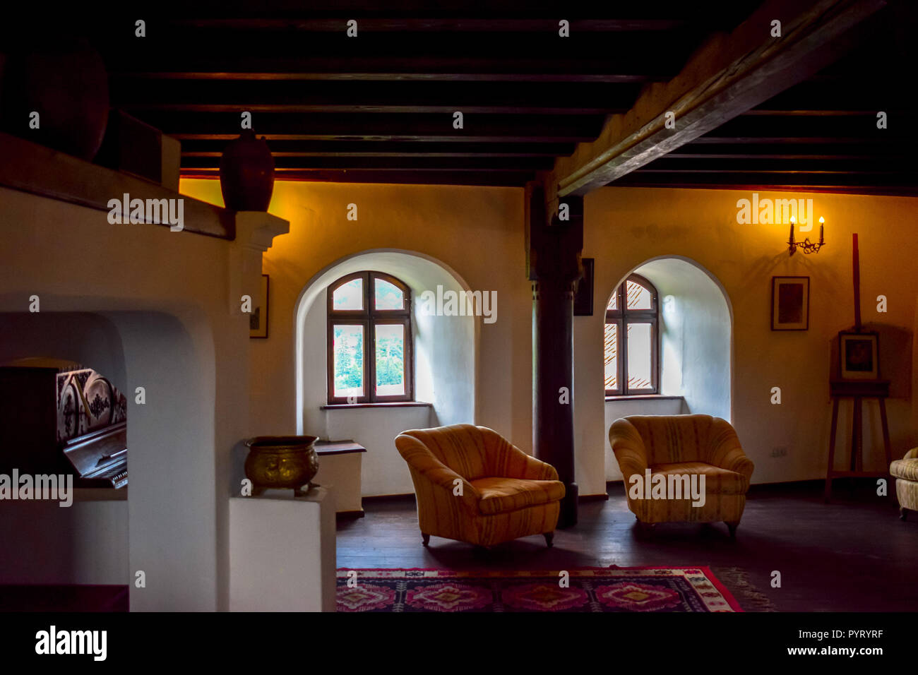 Hotel transylvania dracula hi-res stock photography and images - Alamy