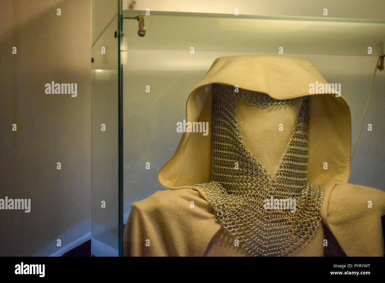 Mannequin medieval clothing hi-res stock photography and images - Alamy