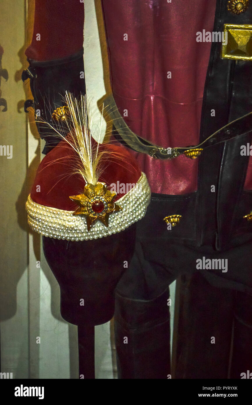 Mannequin medieval clothing hi-res stock photography and images - Alamy