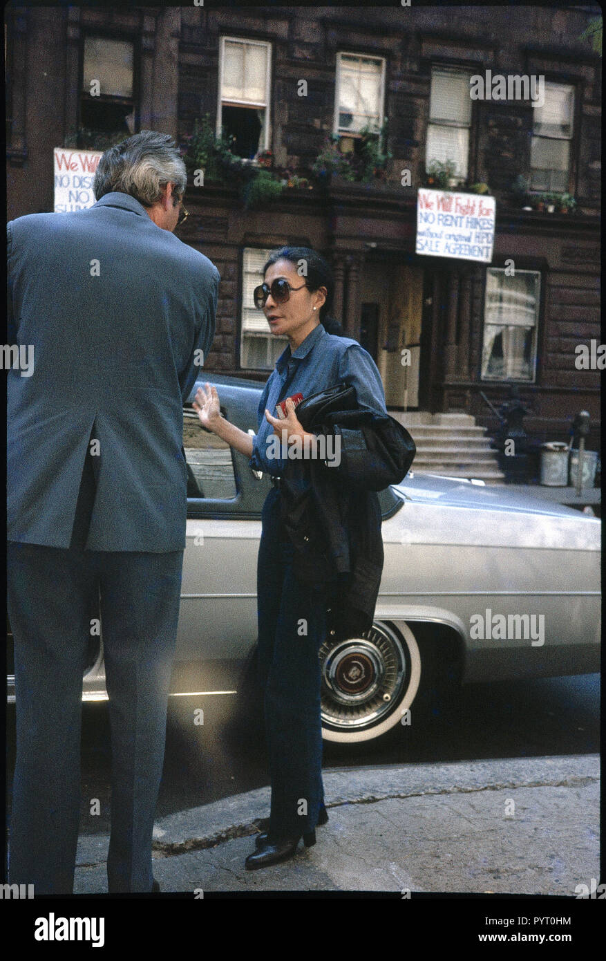 United States: New York. 1980/08/30. Yoko Ono arriving at the Hit ...