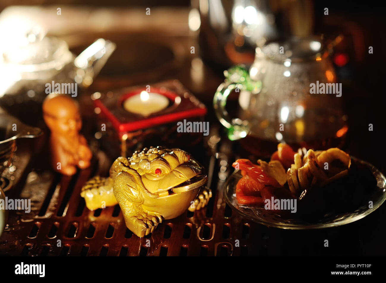 Three-toed tea toad against tea table background Stock Photo - Alamy