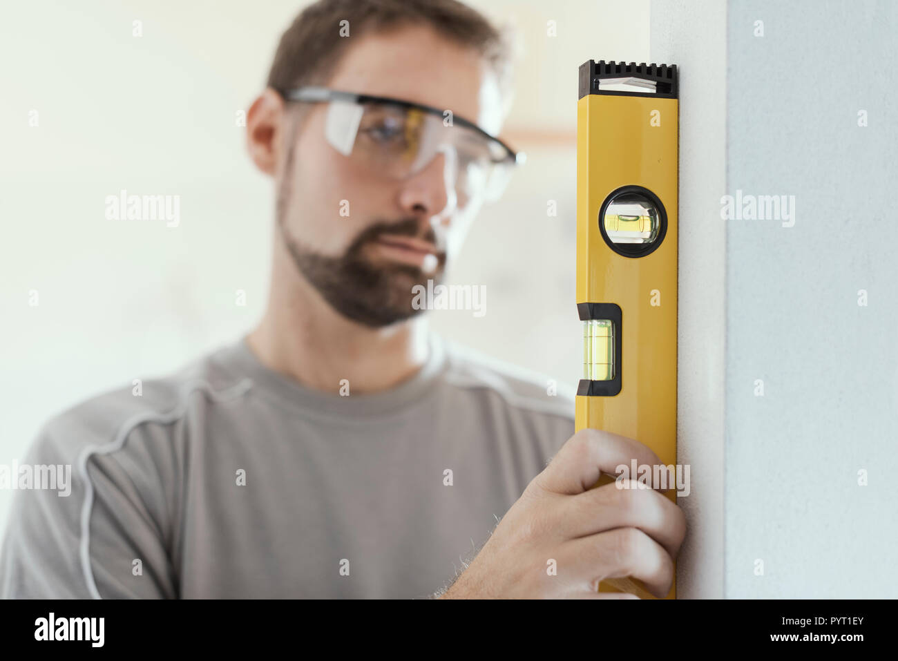 Technician using spirit level hi-res stock photography and images - Alamy