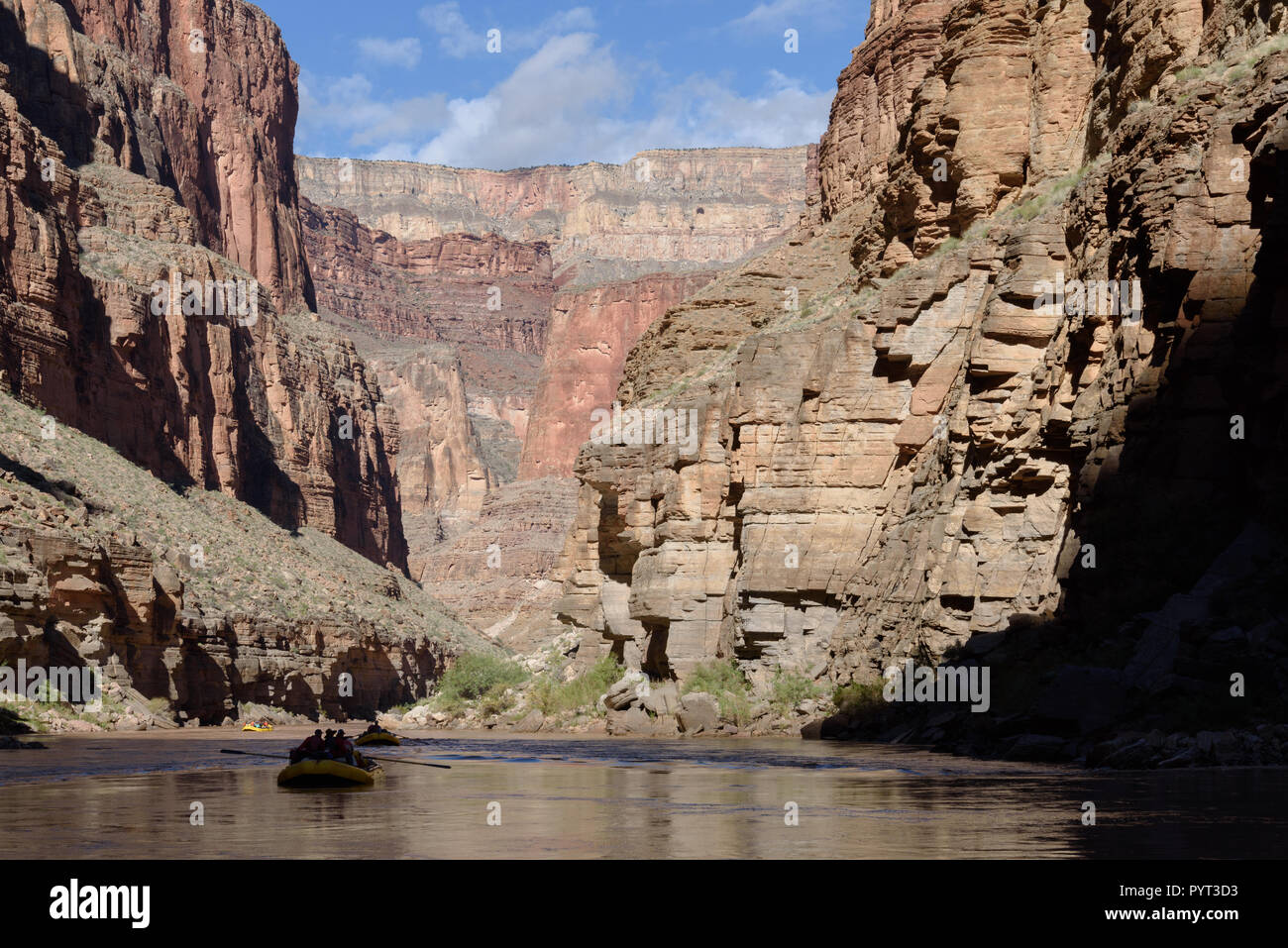 Commercial rafting hi-res stock photography and images - Alamy