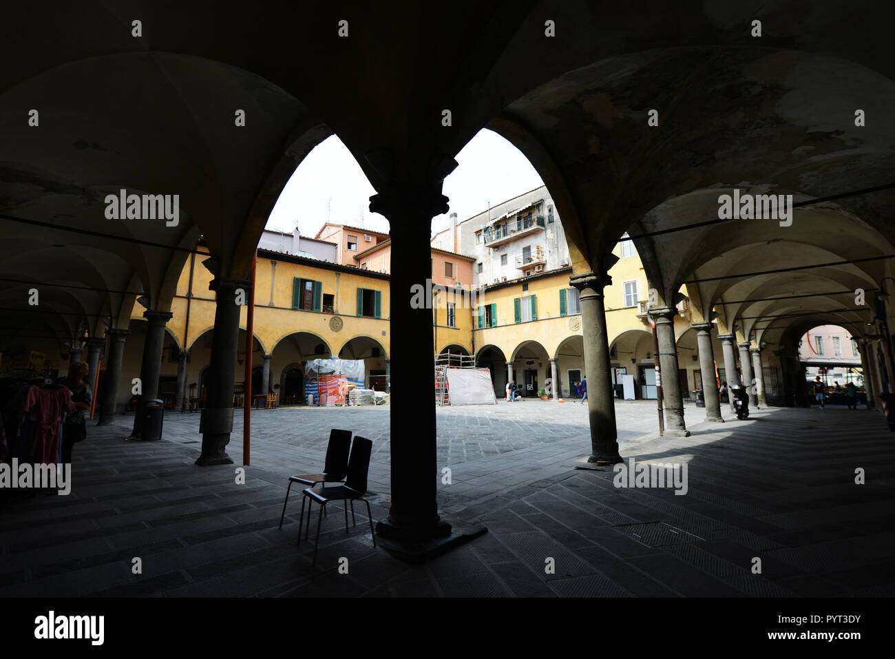 Pisa italy courtyard hi-res stock photography and images - Alamy