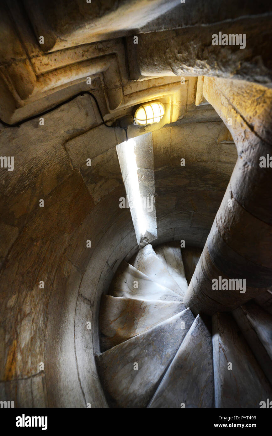 Spiraling stairway in the leaning tower of Pisa, Italy Stock Photo - Alamy