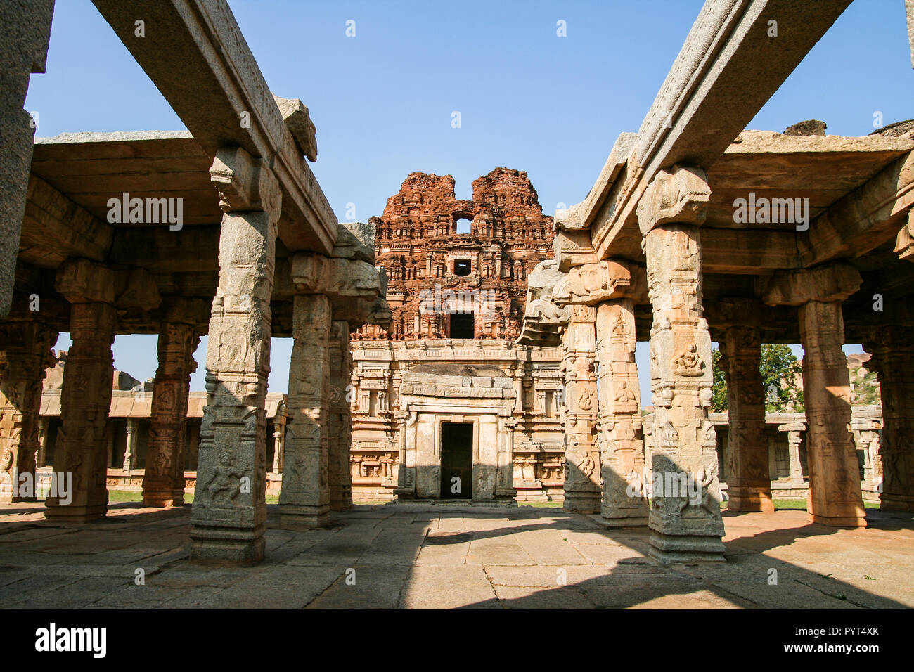 Ancient ruins detail hampi india Stock Photo - Alamy