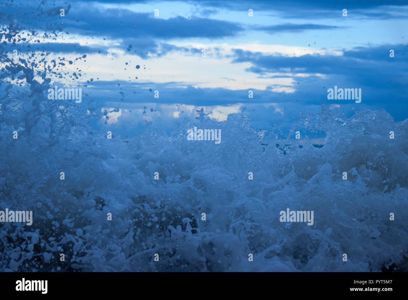 Splash agua hi-res stock photography and images - Alamy