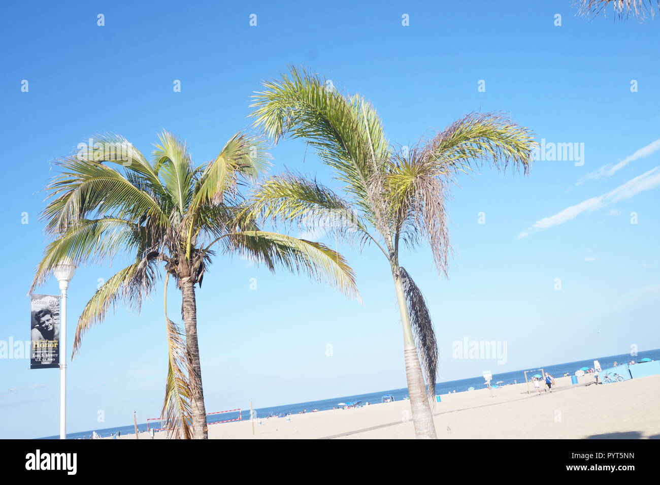 Hot weather tropical beach hi-res stock photography and images - Alamy