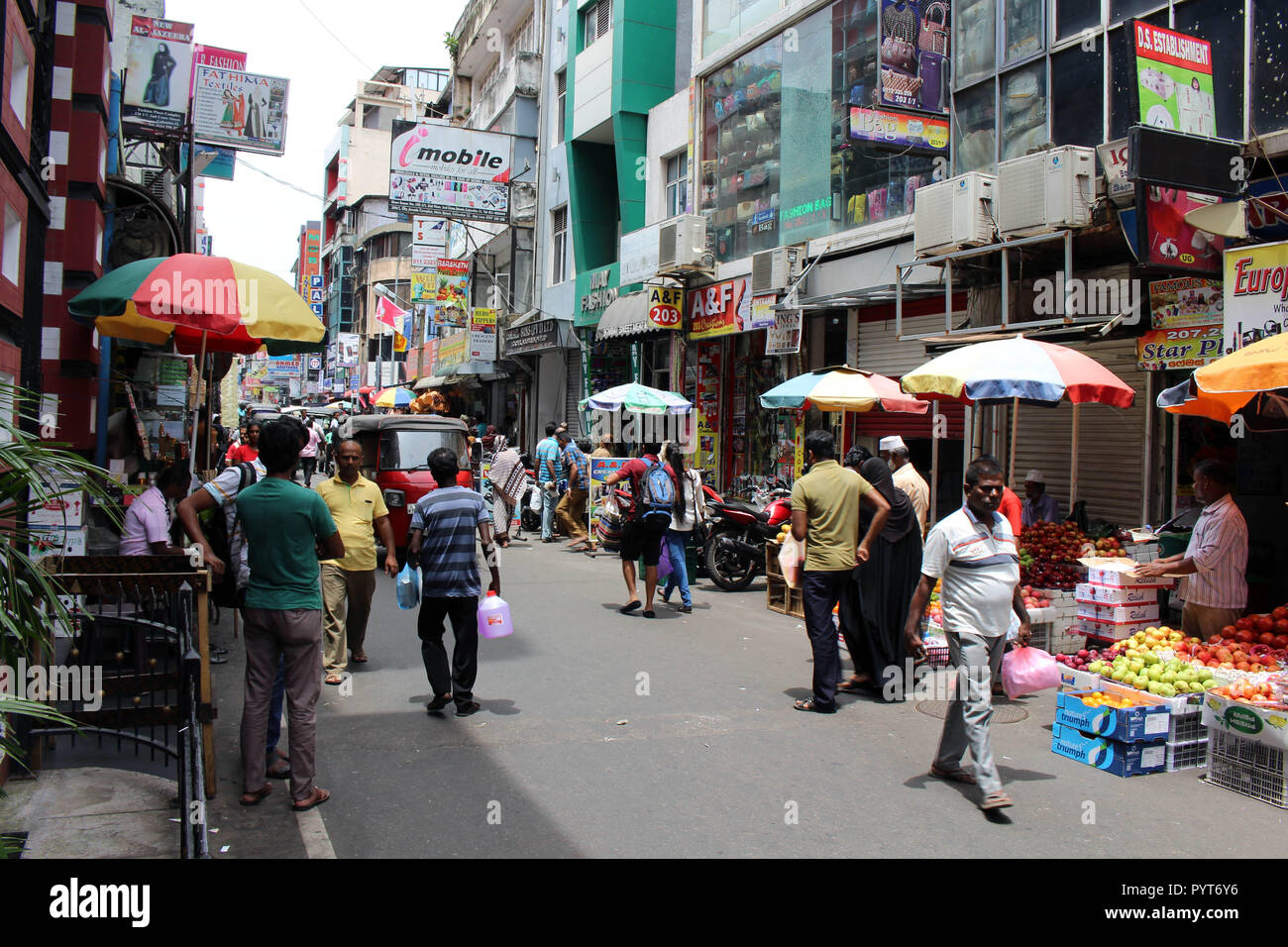 The busy local market in Pettah, Colombo. Taken in Sri Lanka, August ...