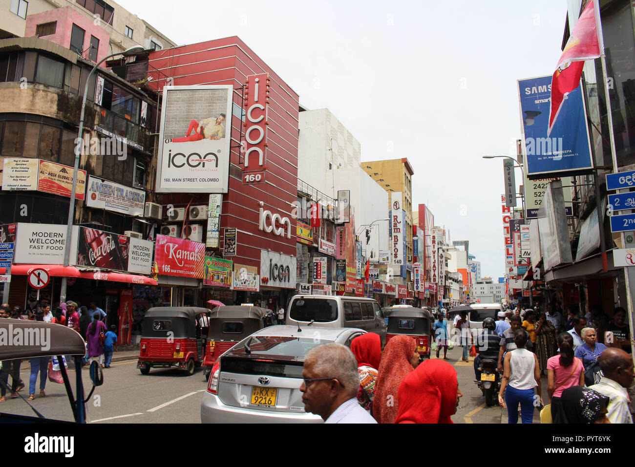 The busy local market in Pettah, Colombo. Taken in Sri Lanka, August ...