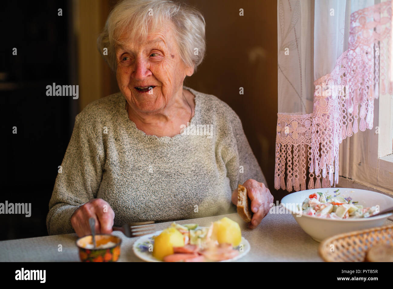 Elderly couple dining table hi-res stock photography and images - Alamy