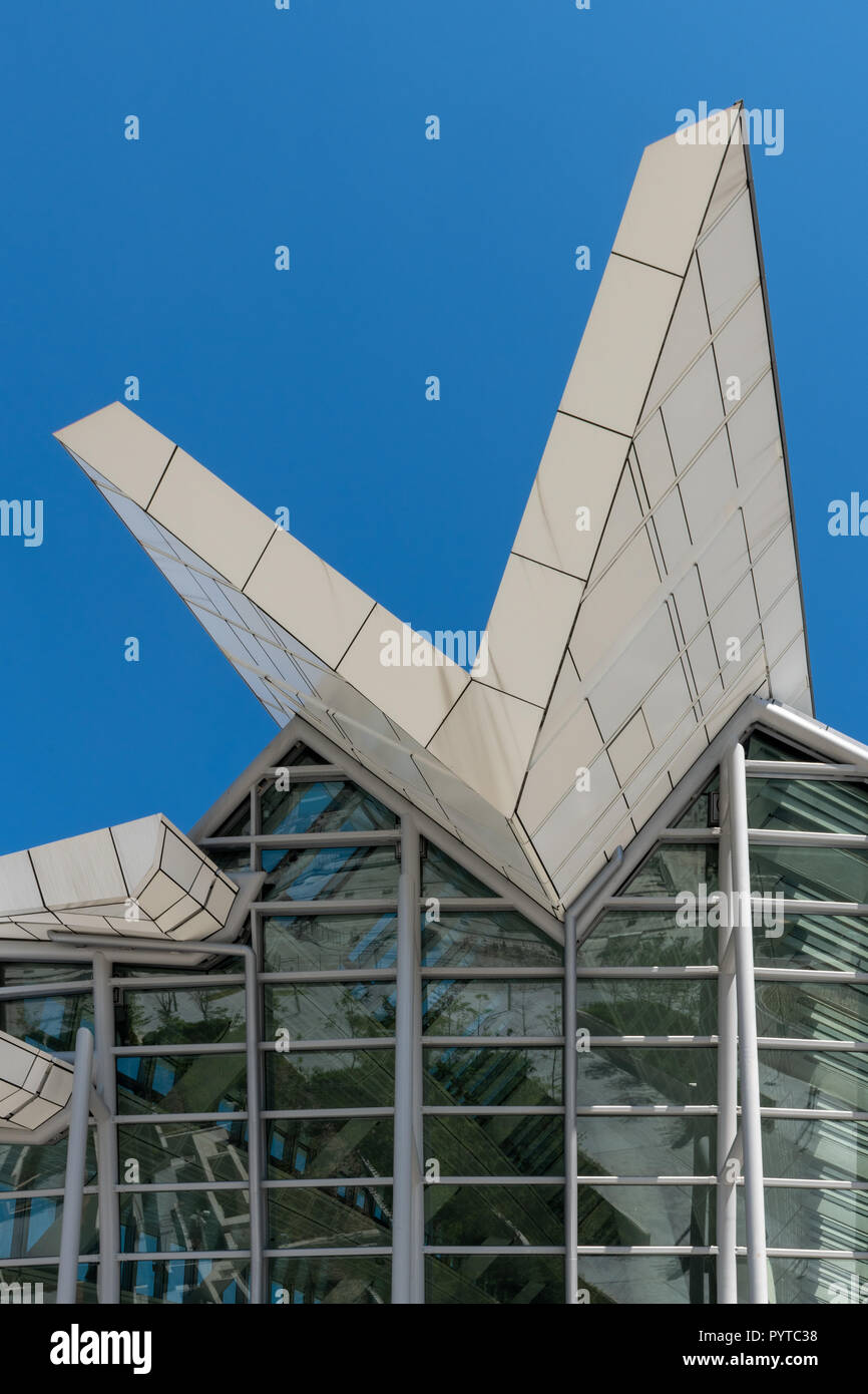 Exterior architecture China High Speed Rail building West Kowloon, Hong ...