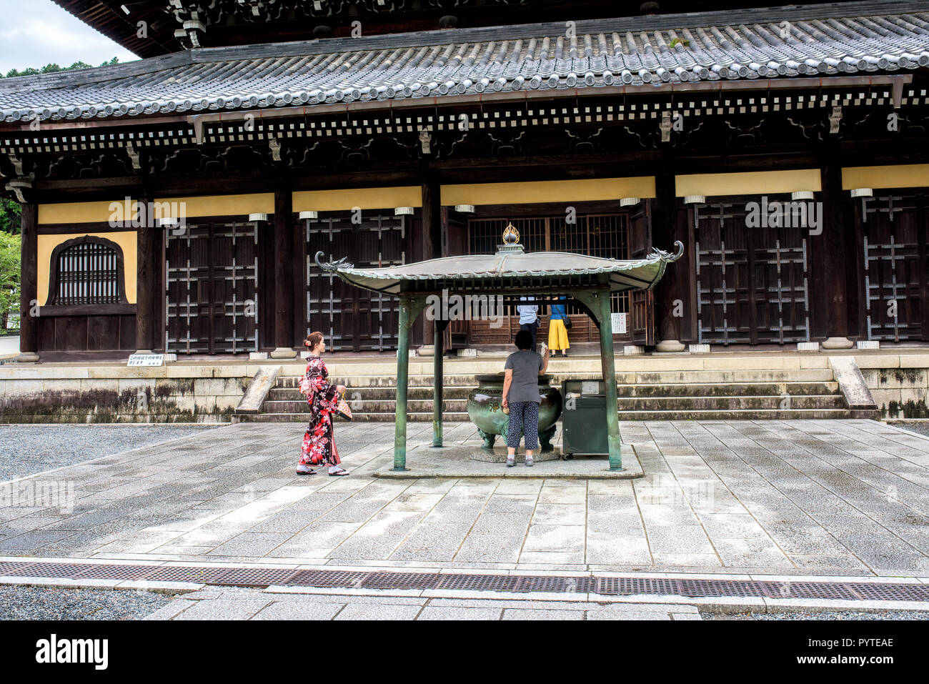 Japan geisha temple hi-res stock photography and images - Alamy