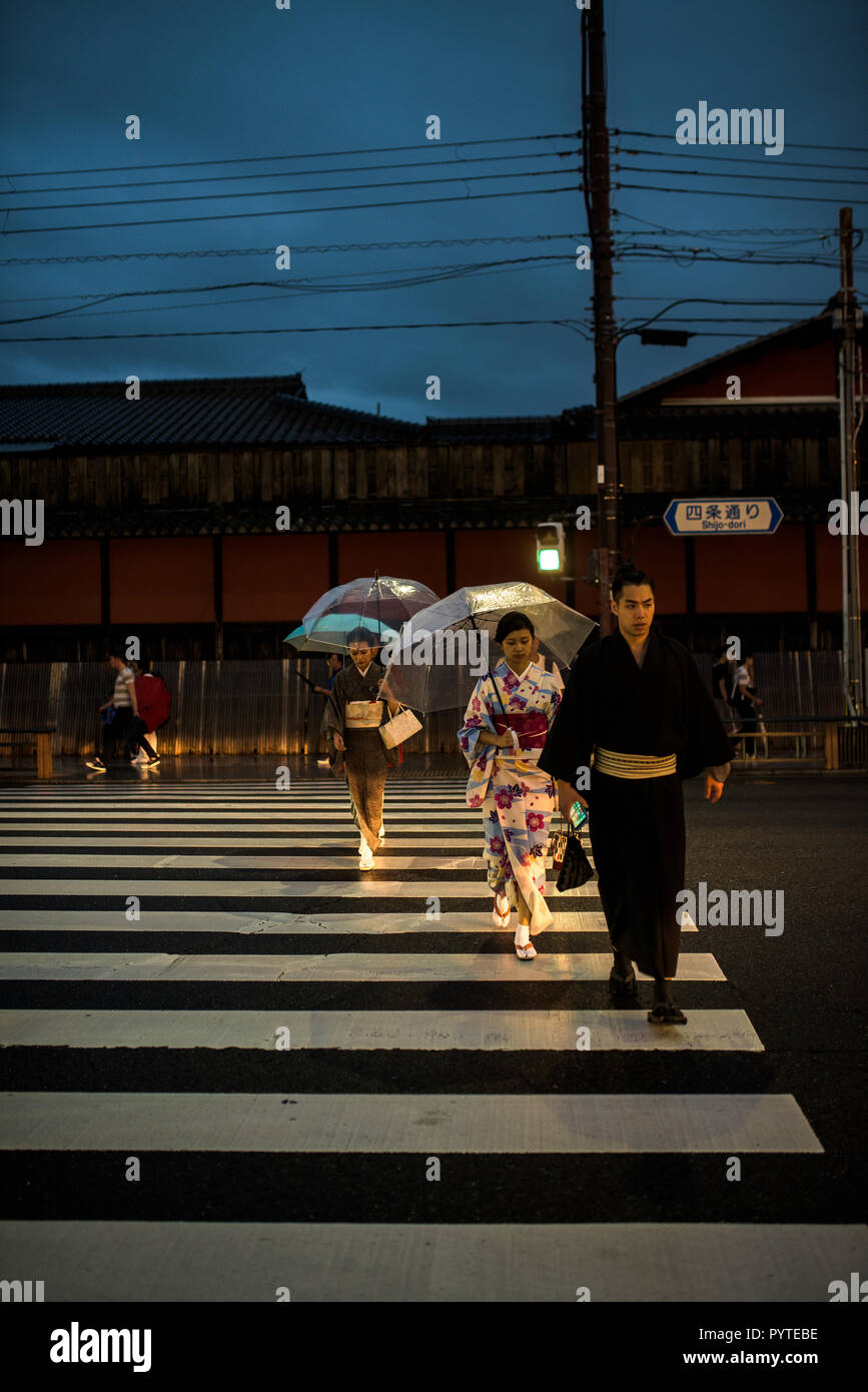 Geisha at night in Kyoto city on rainy night Stock Photo - Alamy