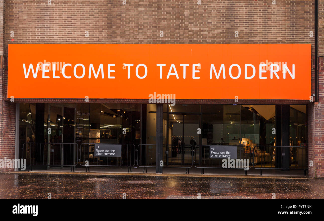 Tate modern entrance hi-res stock photography and images - Alamy