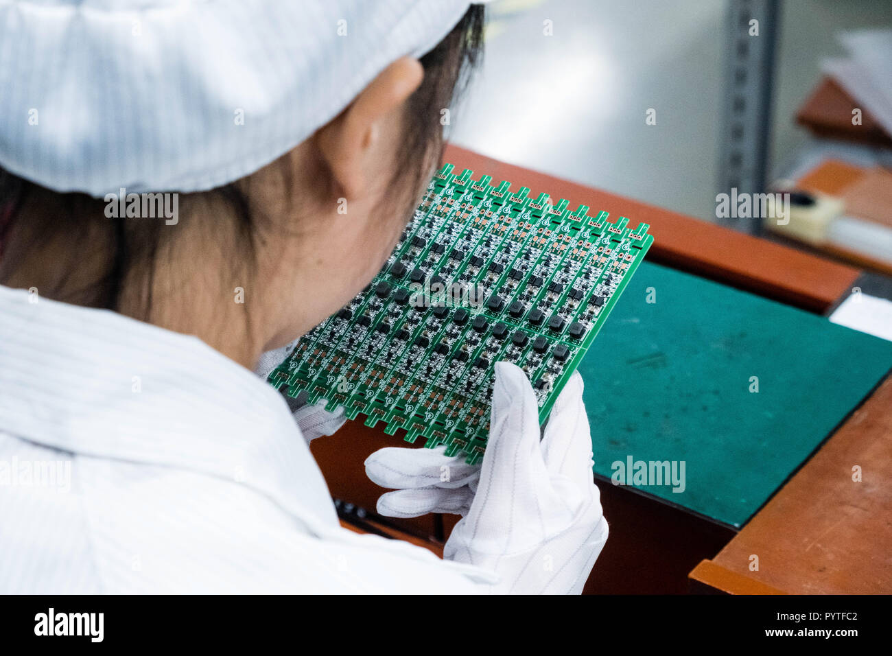 China Factory Workers High Resolution Stock Photography and Images - Alamy