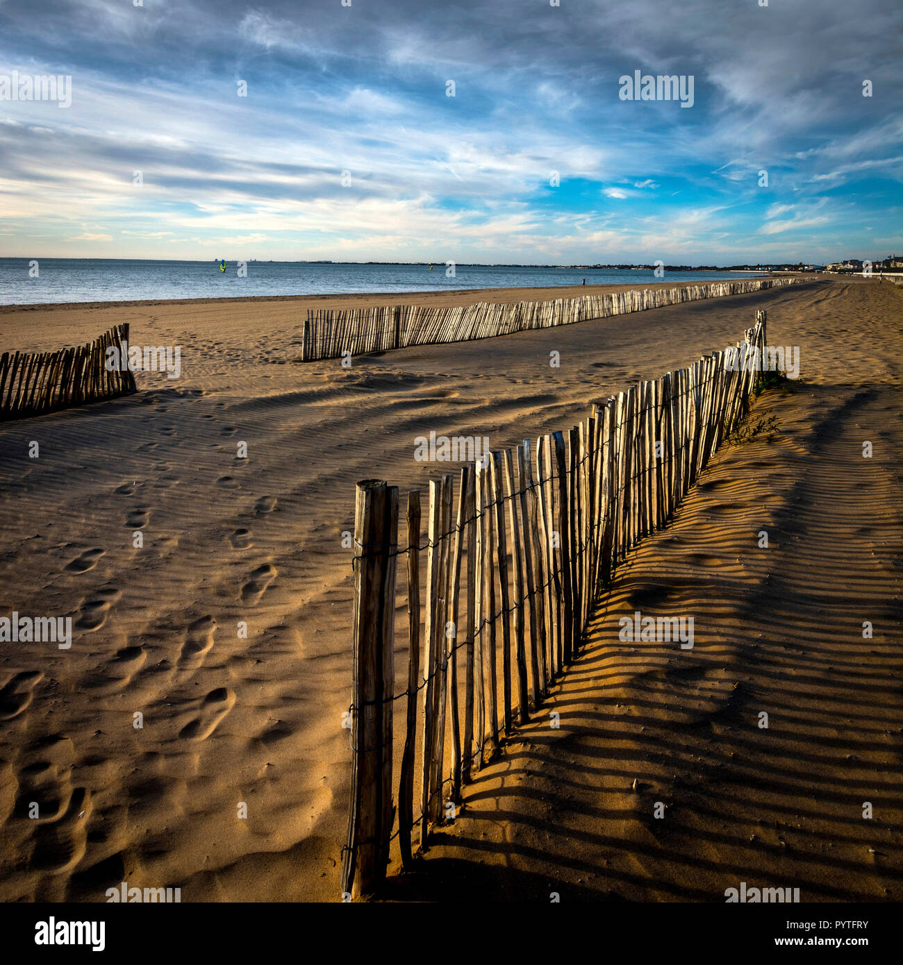 Barrier beach hi-res stock photography and images - Alamy
