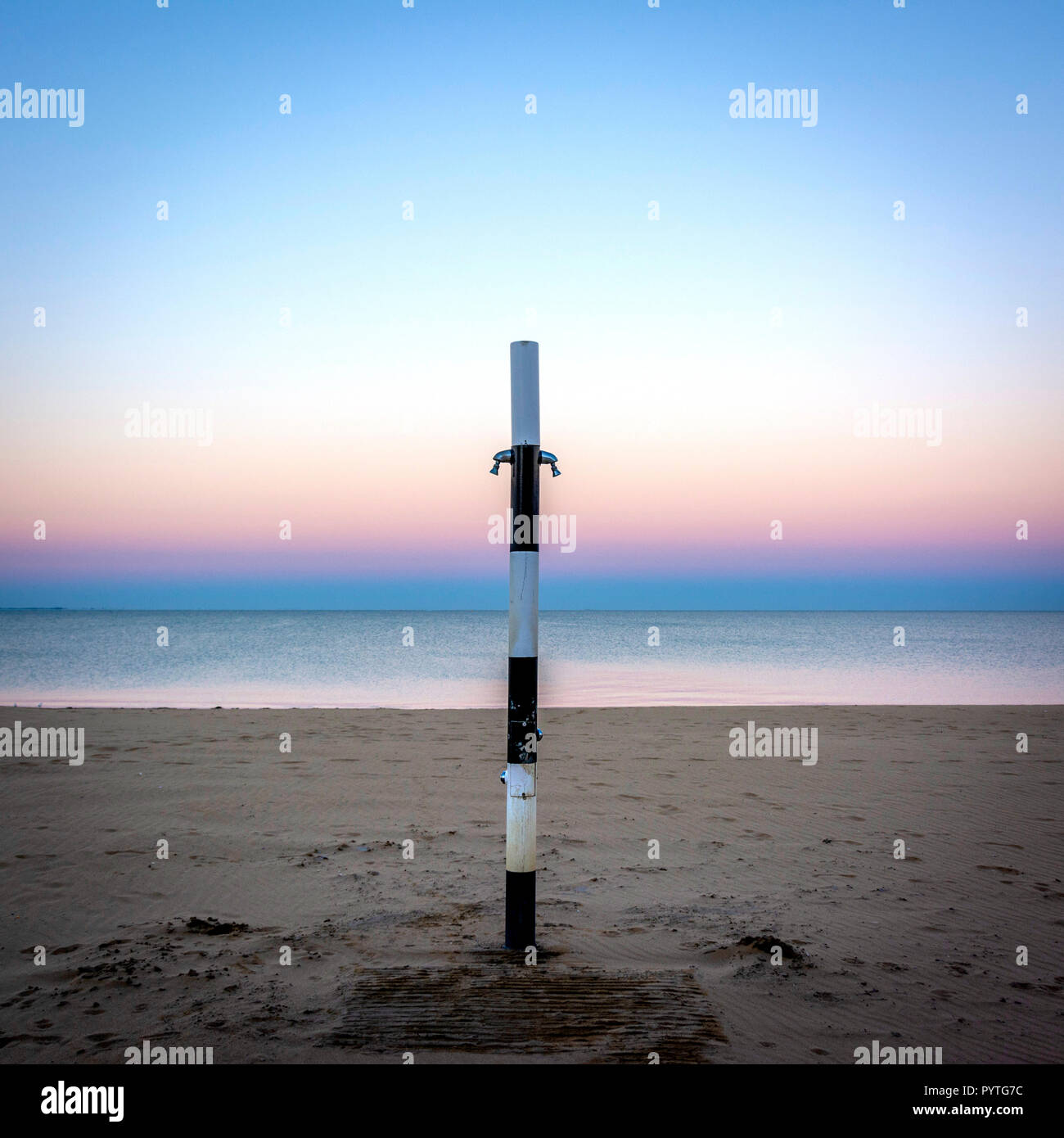 Beach shower hi-res stock photography and images - Alamy