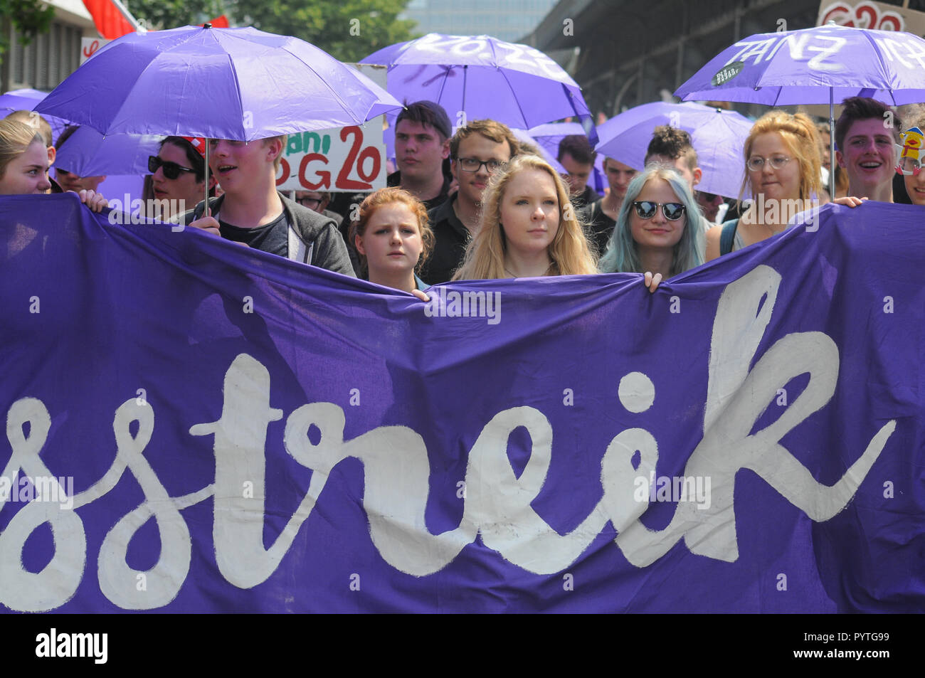 Anti G20 protest turn into violent urban riots in Hamburg, Germany ...