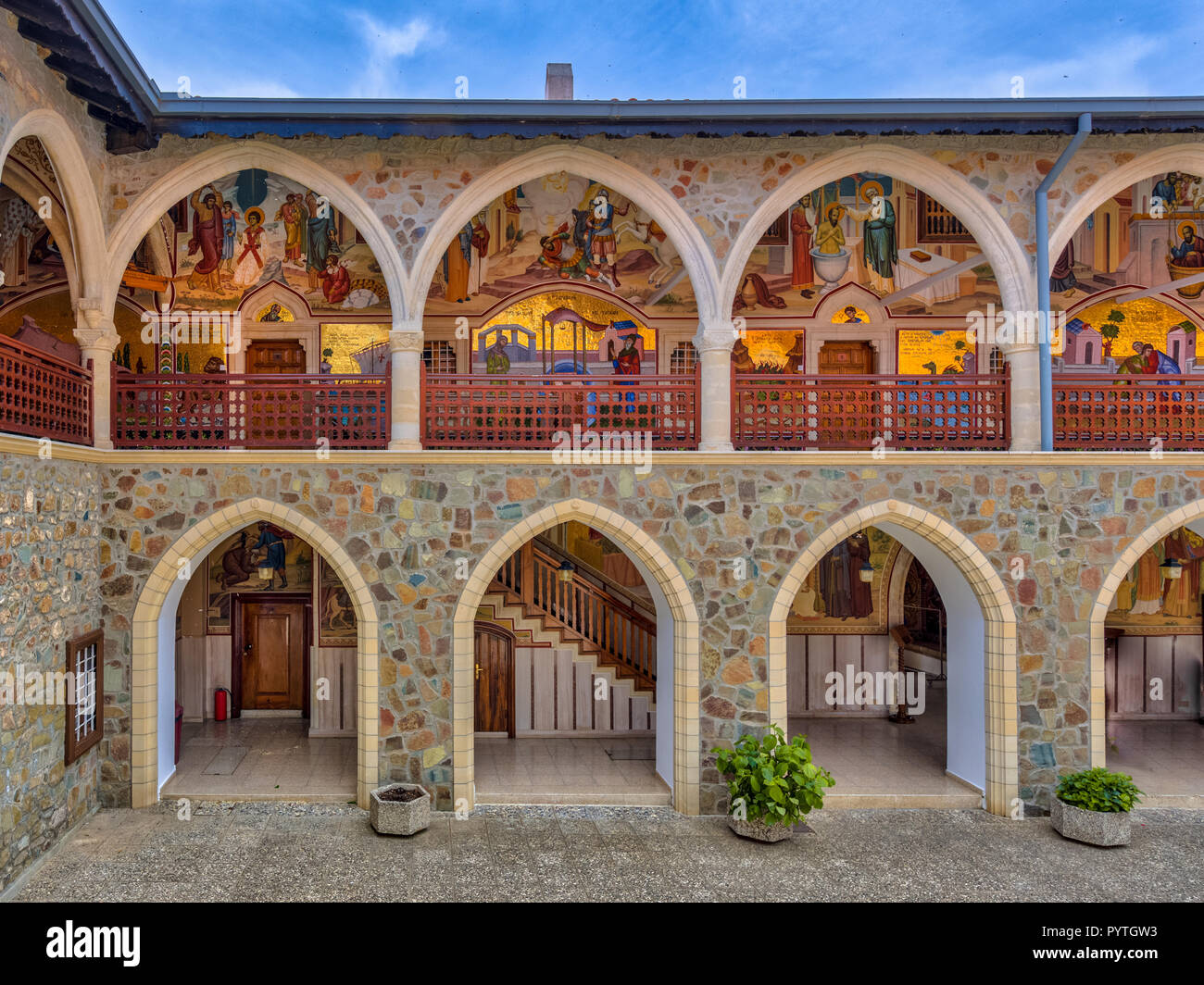 Monastery gothic arcades hi-res stock photography and images - Alamy