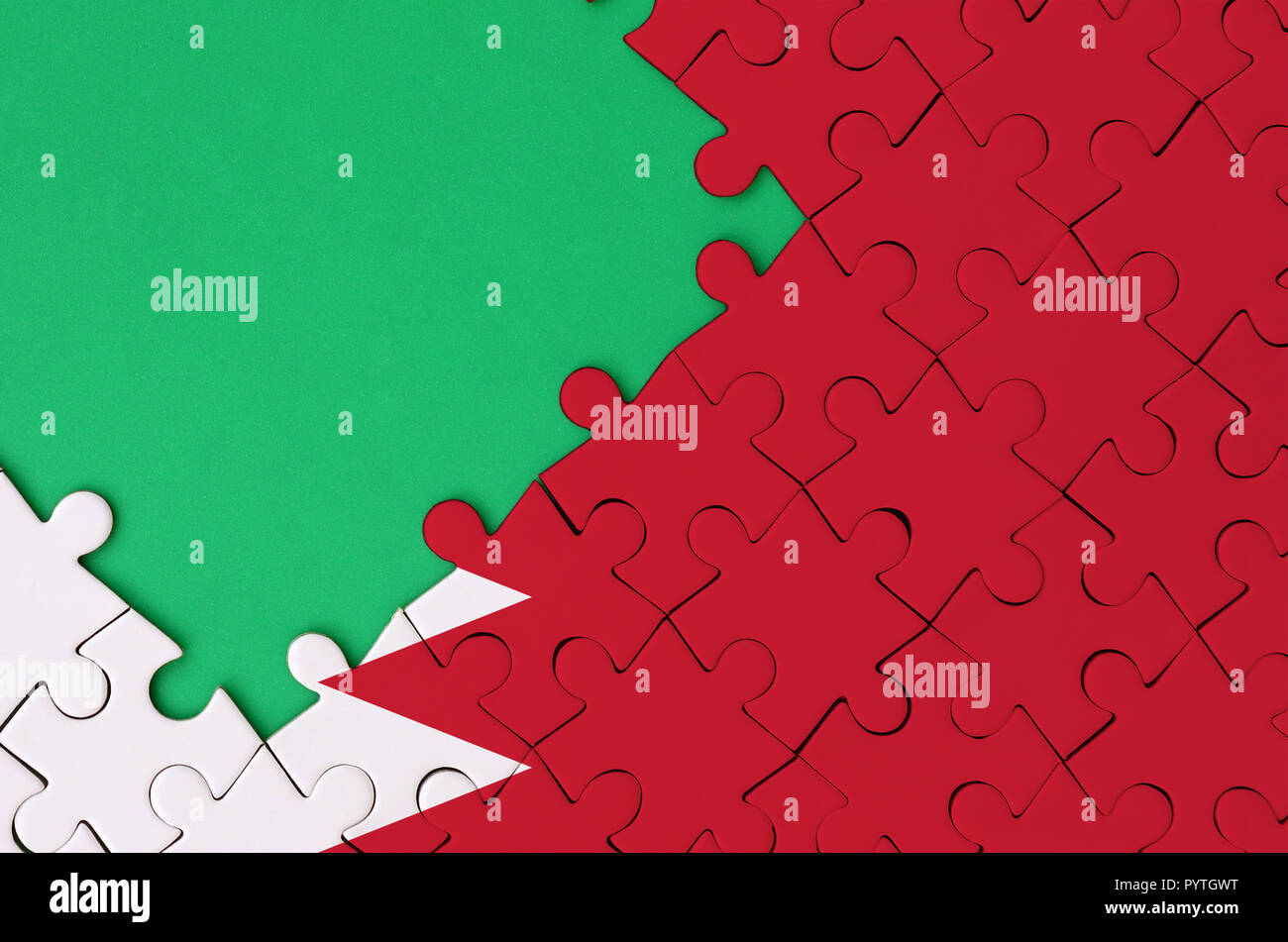 Bahrain cracked flag hi-res stock photography and images - Alamy