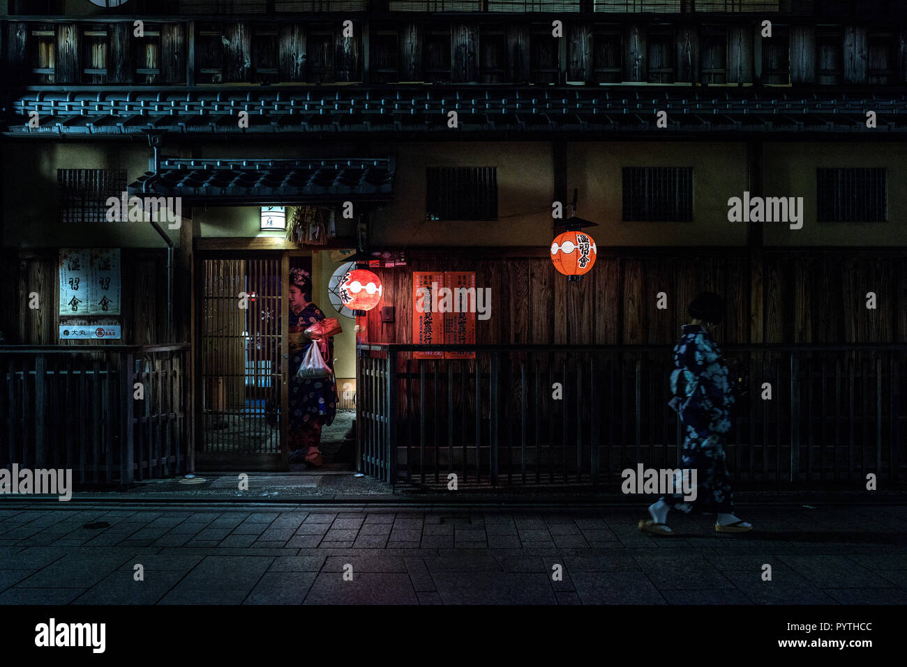 Geisha at night in Kyoto city on rainy night Stock Photo - Alamy
