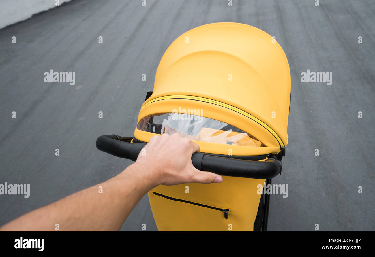 Mom pushing stroller city hi-res stock photography and images - Alamy