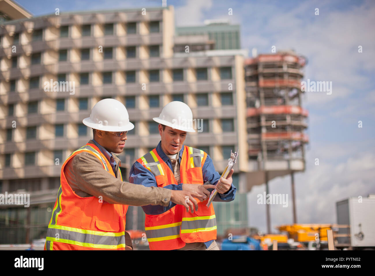 Visibility vests hi-res stock photography and images - Alamy