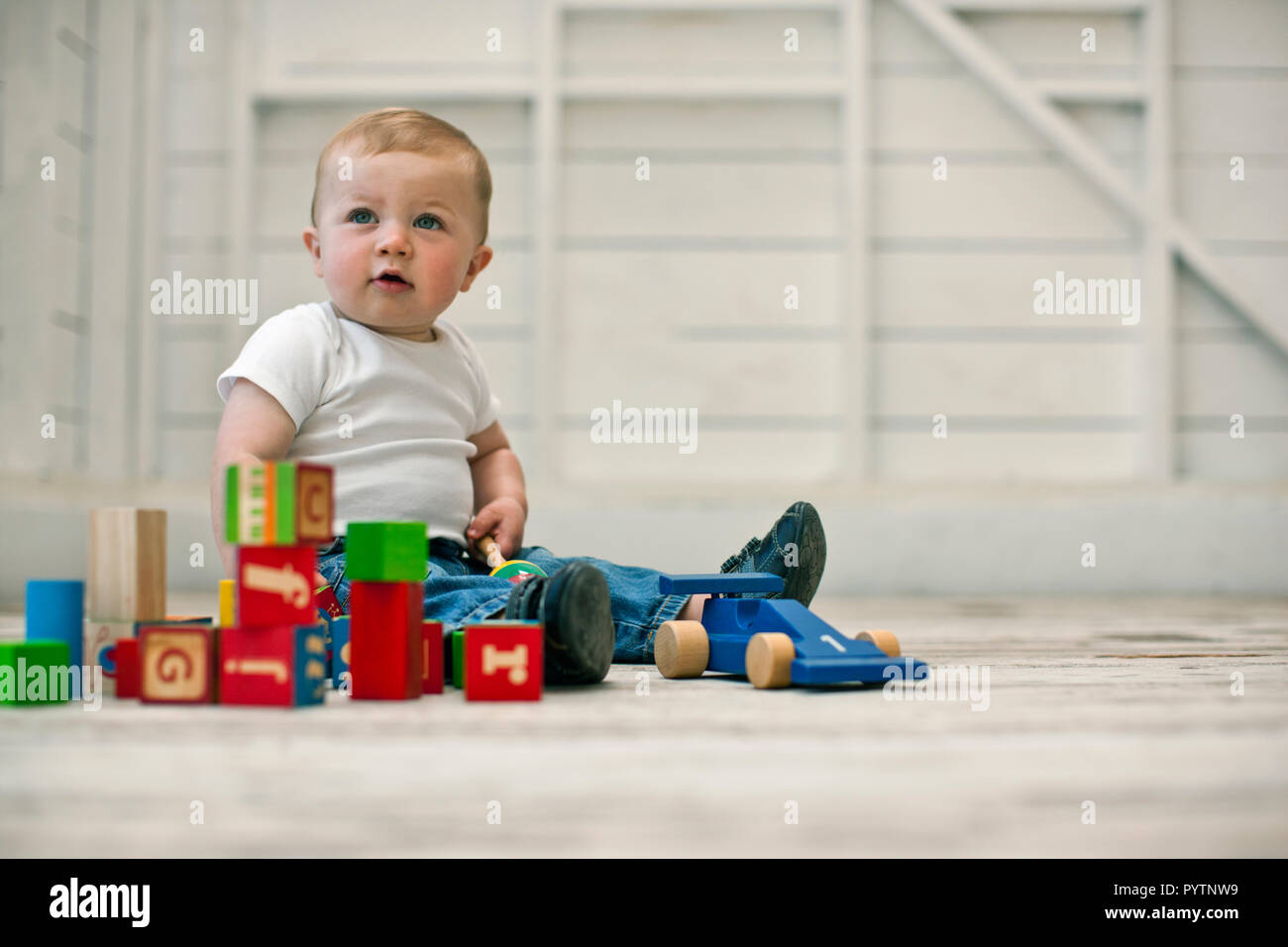 Kids sitting on alphabet blocks hi-res stock photography and images - Alamy