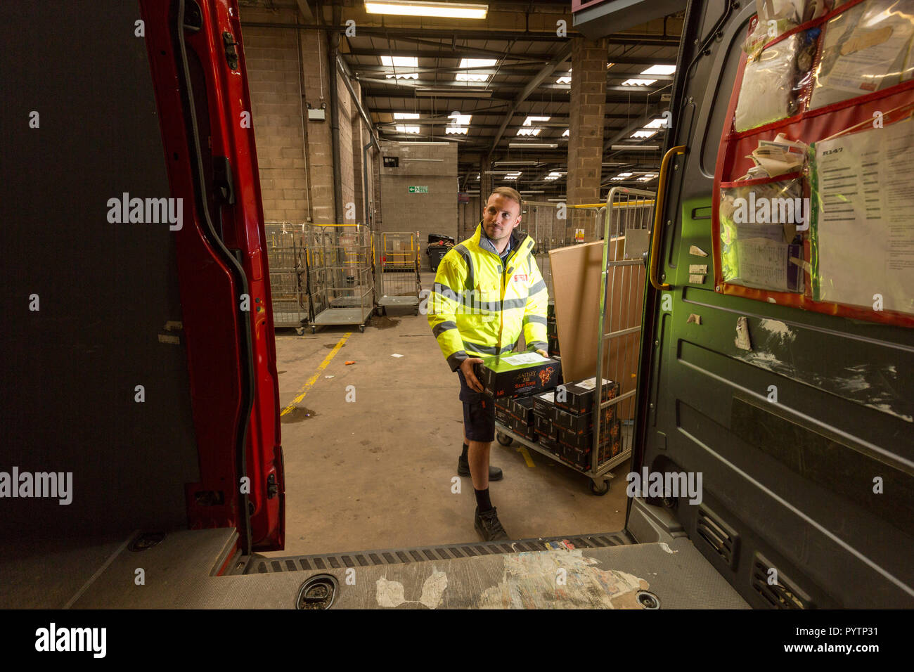 Parcelforce Delivery Van High Resolution Stock Photography and Images ...