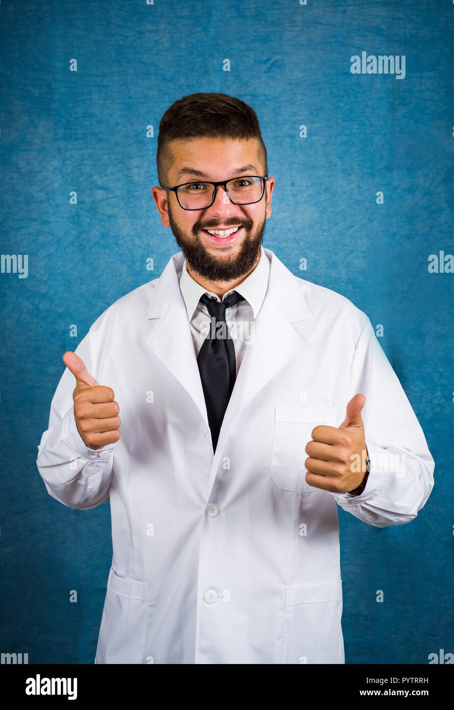 Doctor with thumbs up hi-res stock photography and images - Alamy