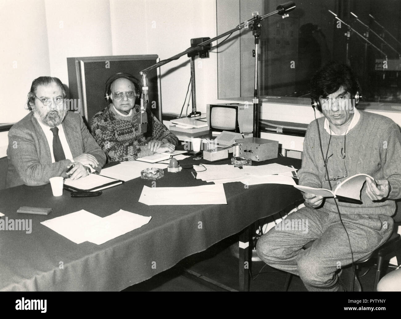 Italian journalists Ennio Ceccarini and actor Gigi Proietti, 1980s ...