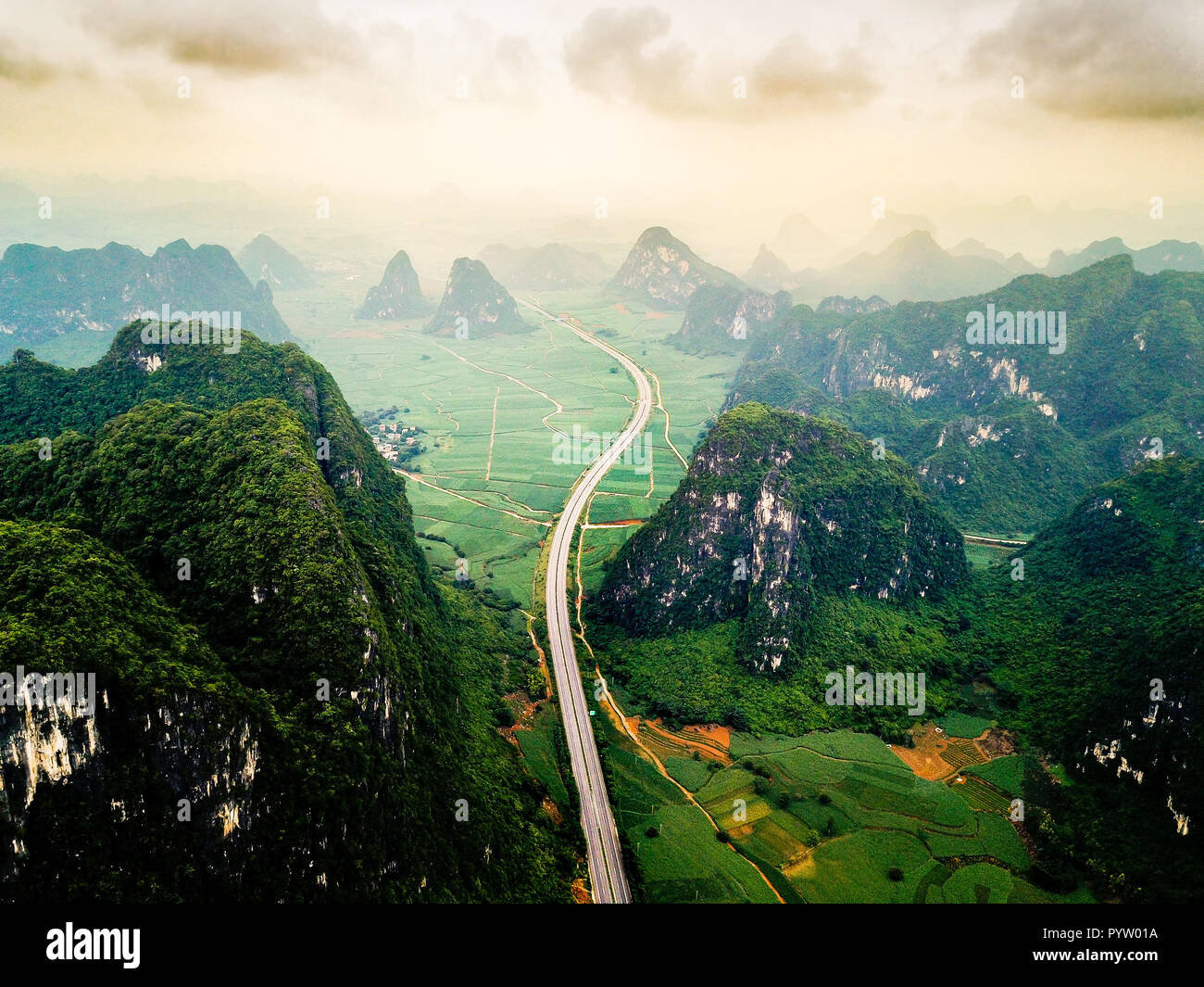 China highway hi-res stock photography and images - Alamy
