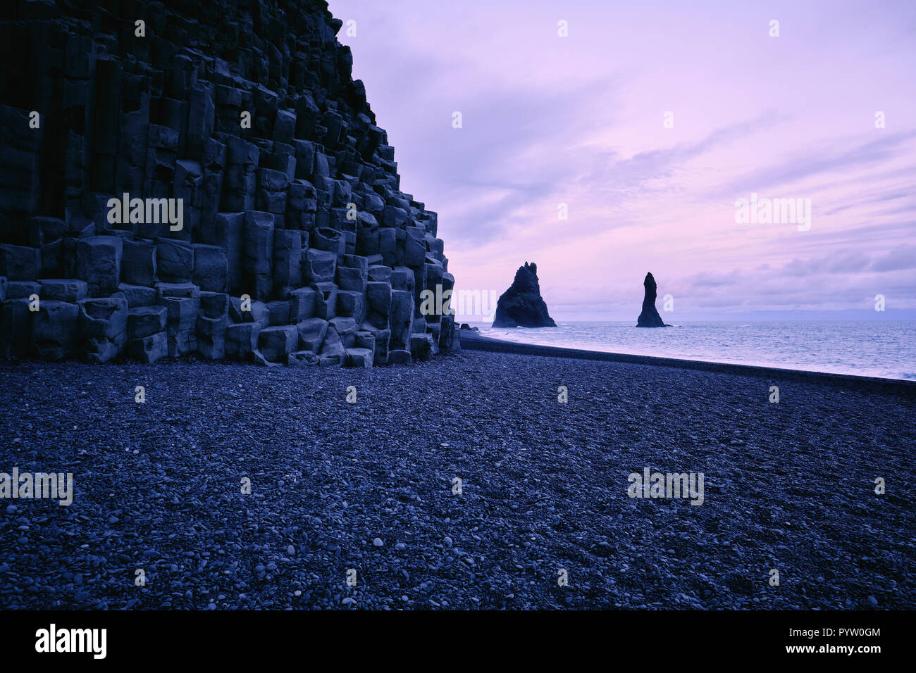 Reynisfjara beach with reynisdrangar rocks hi-res stock photography and ...