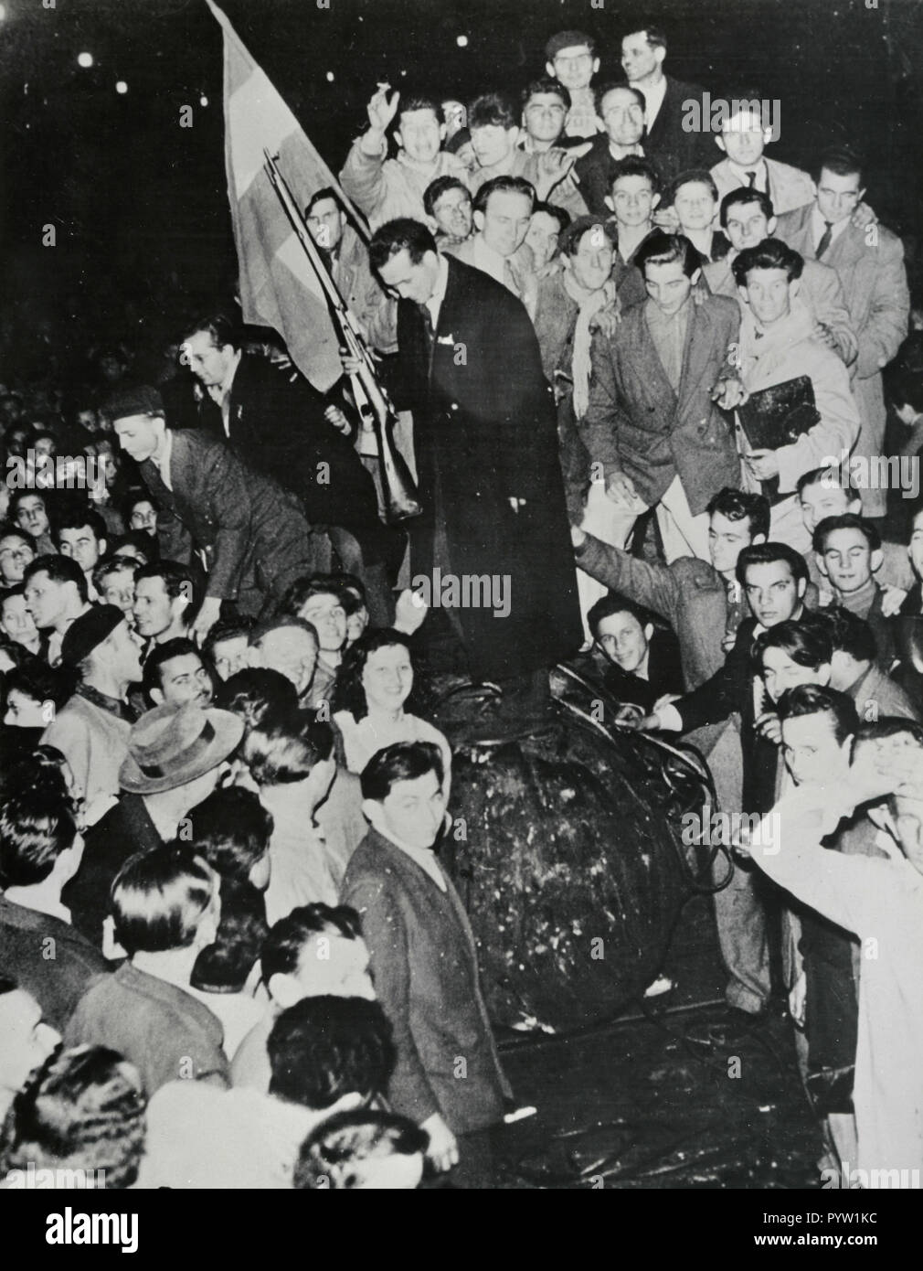 1956 hungarian uprising monument hi-res stock photography and images ...