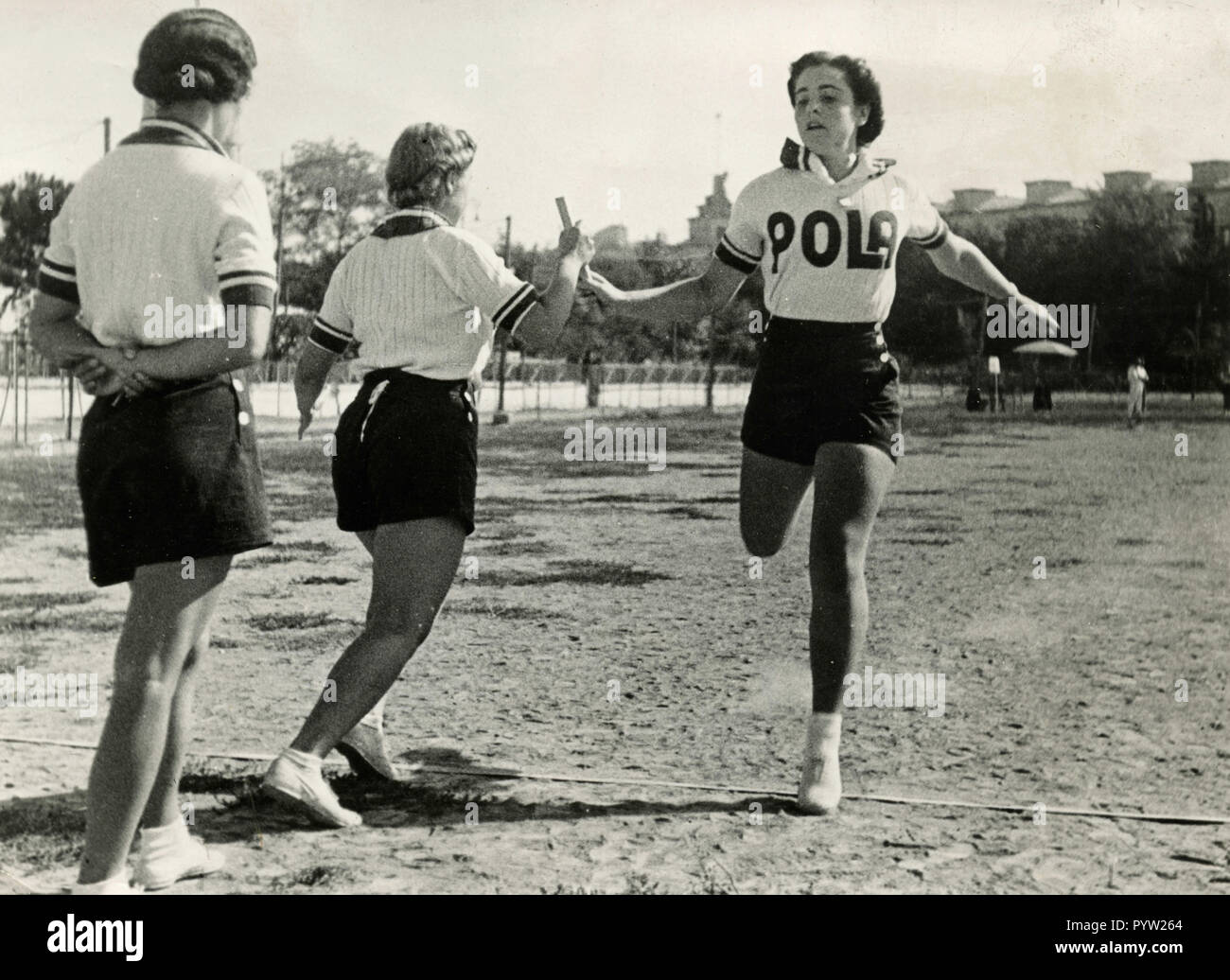 Women relay hi-res stock photography and images - Alamy